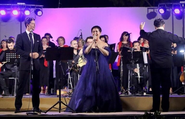 ΣΟΝΙΑ ΘΕΟΔΩΡΙΔΟΥ-ΣΑΚΗΣ ΡΟΥΒΑΣ ΜΑΖΙ ΣΤΟ ΗΡΩΔΕΙΟ - Kalithea Press
