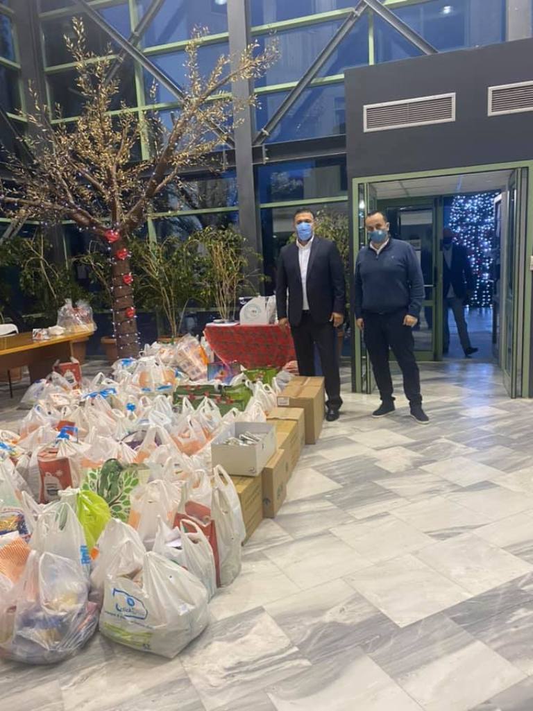 To ΔΕΝΤΡΟ ΤΗΣ ΑΓΑΠΗΣ ΚΑΙ ΤΗΣ ΠΡΟΣΦΟΡΑΣ φωτίζει το Παλαιό Φάληρο ...